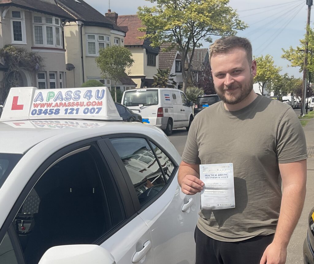 Jayke passes in Southend after a 1-week automatic course